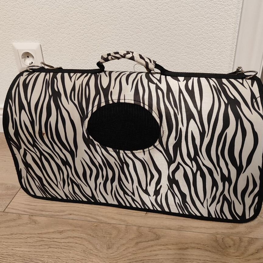 Переноска для кошек и собак