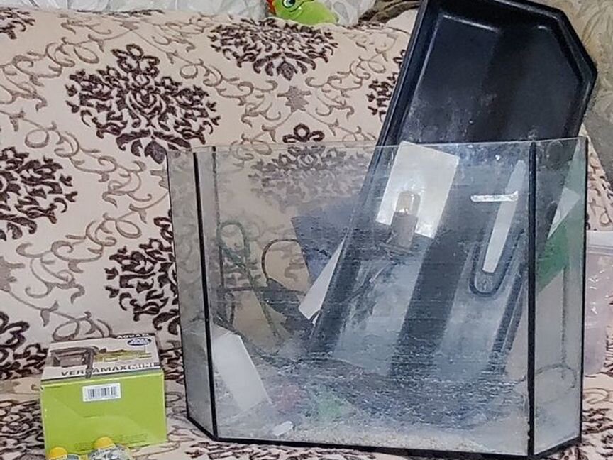 Отдам бесплатно аквариум