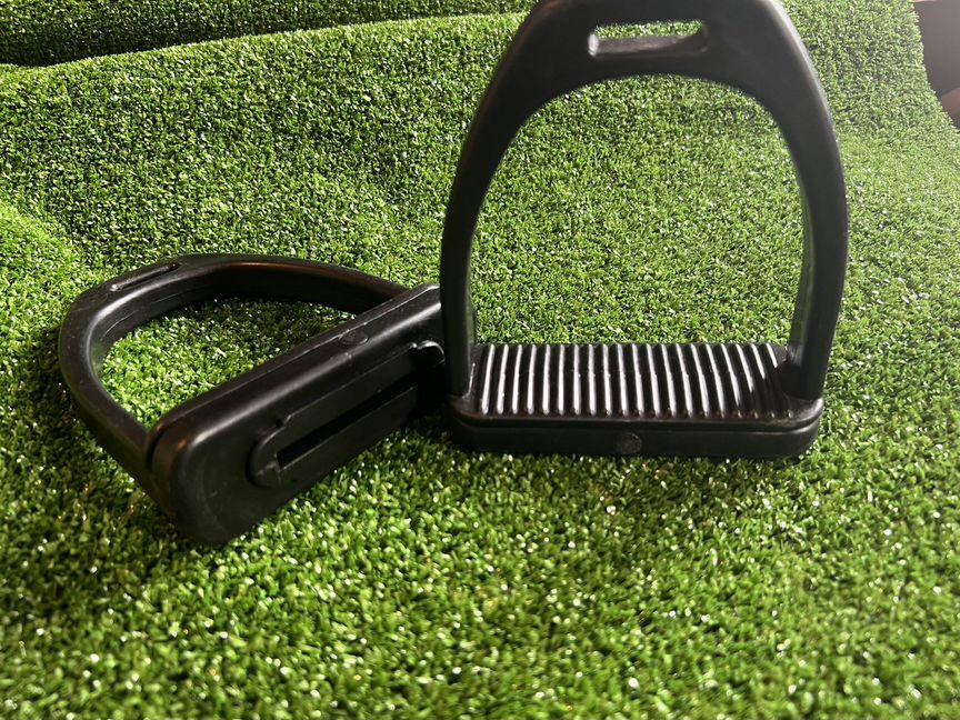 Стремена для лошади