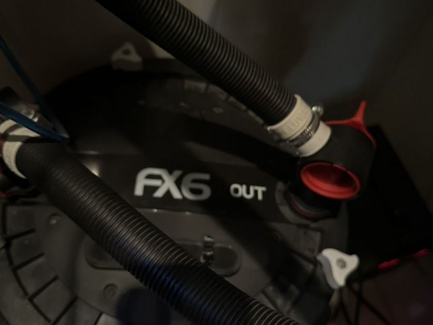 Аквариум с рыбками и оборудованием