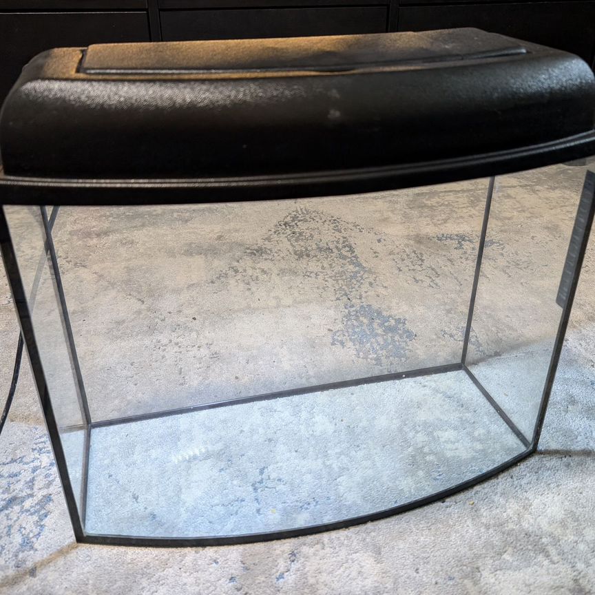 Аквариум с крышкой и подсветкой