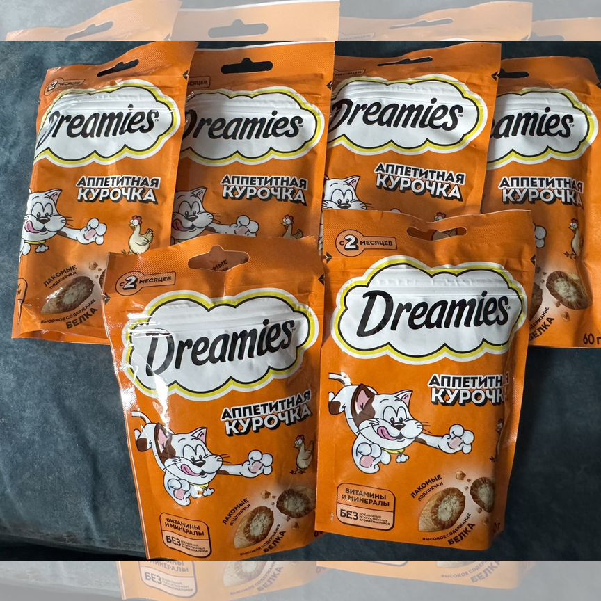 Лакомство для кошек Dreamies подушечки скурицей