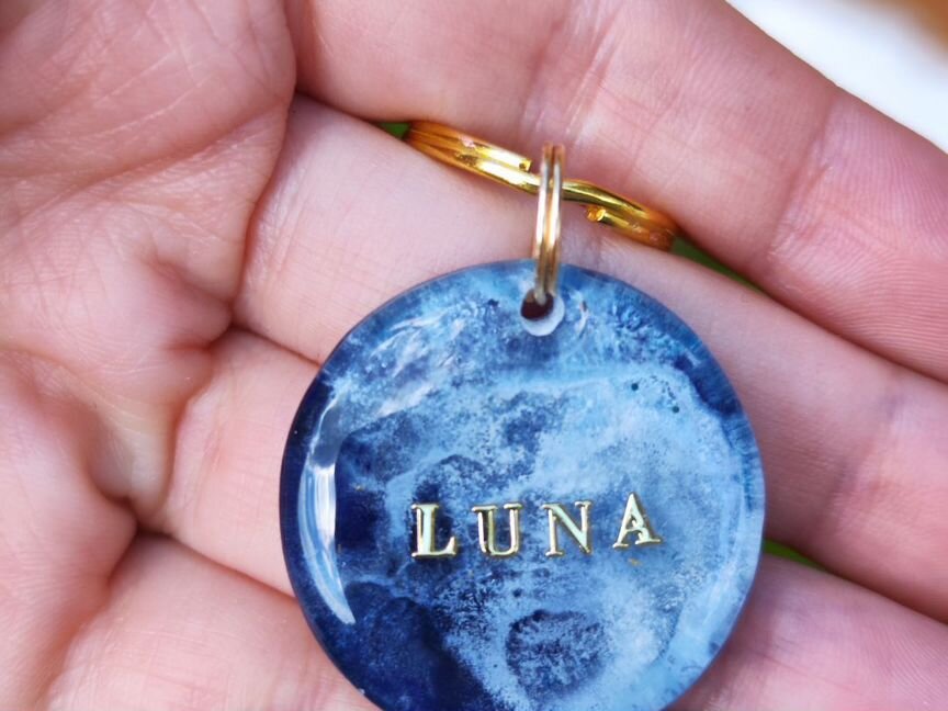 Адресник для собак из эпоксидной смолы