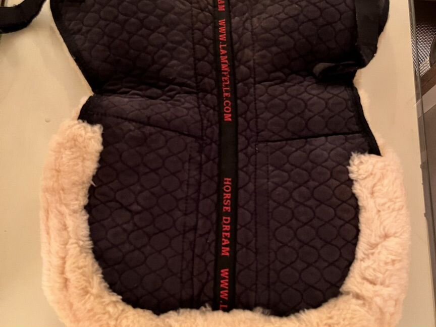 Меховушка под седло, сетка, недоуздок, чомбур