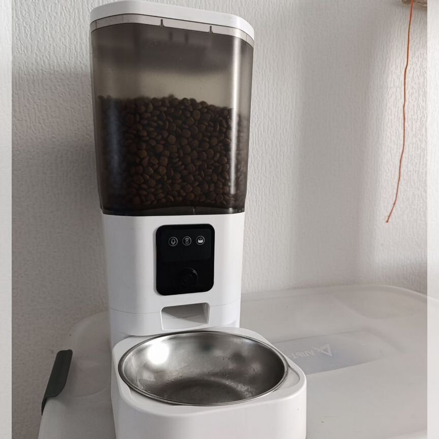 Автоматическая кормушка для животных