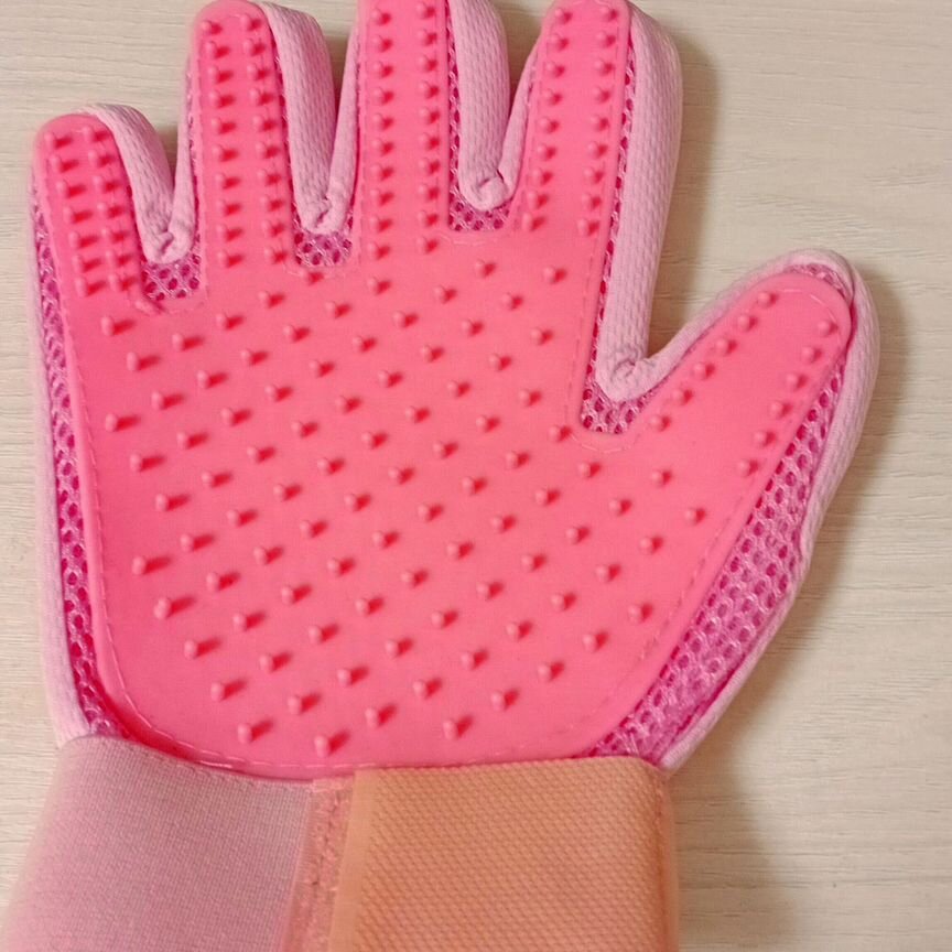 Перчатка для ухода за кошкой