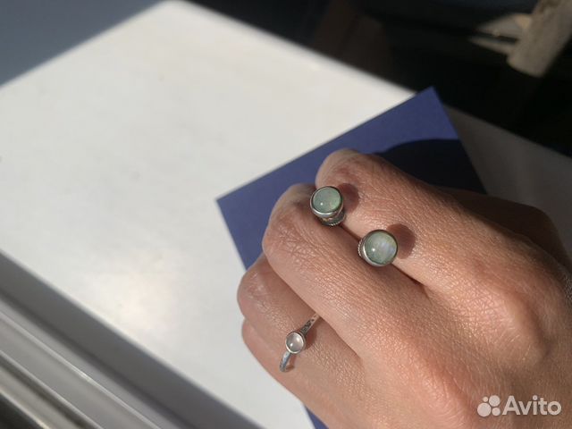 Серебряное кольцо и серьги пусеты с лунным камнем купить в Ярославле ...