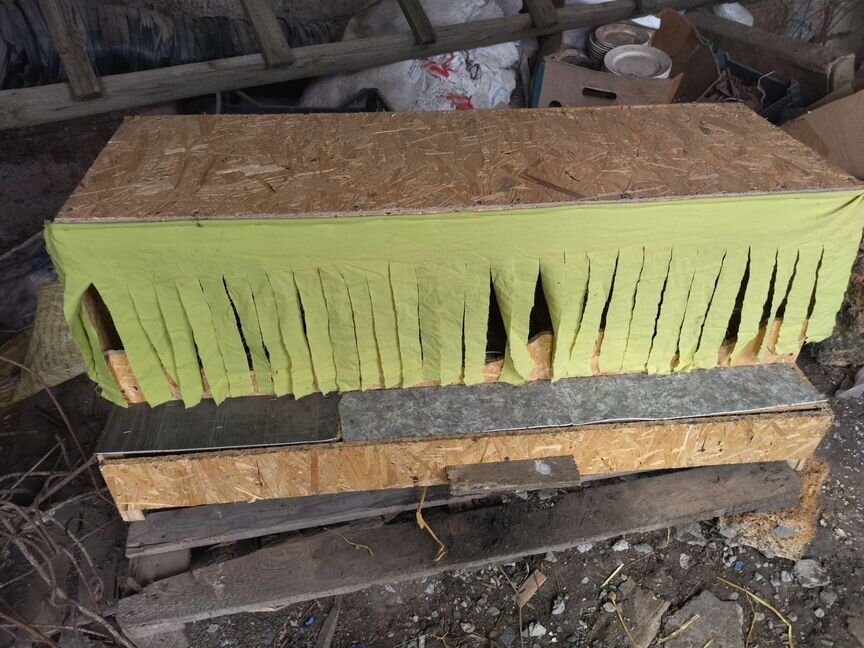 Яйцеприëмник для кур