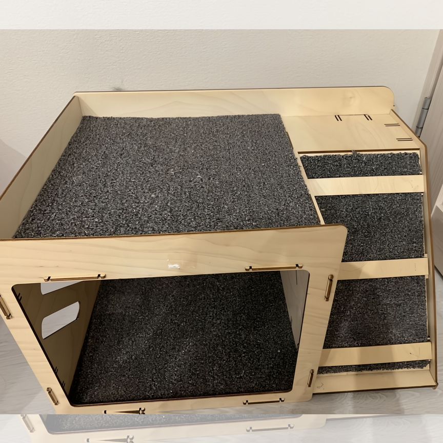 Домик для кошки с когтеточкой бу