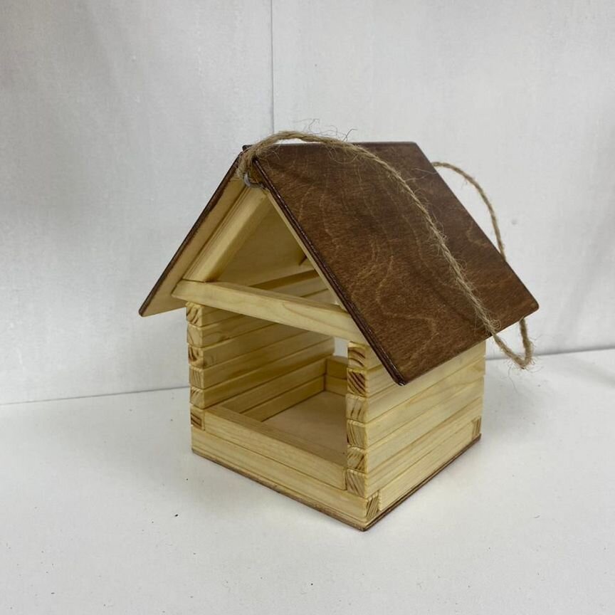 Кормушка для птиц из дерева