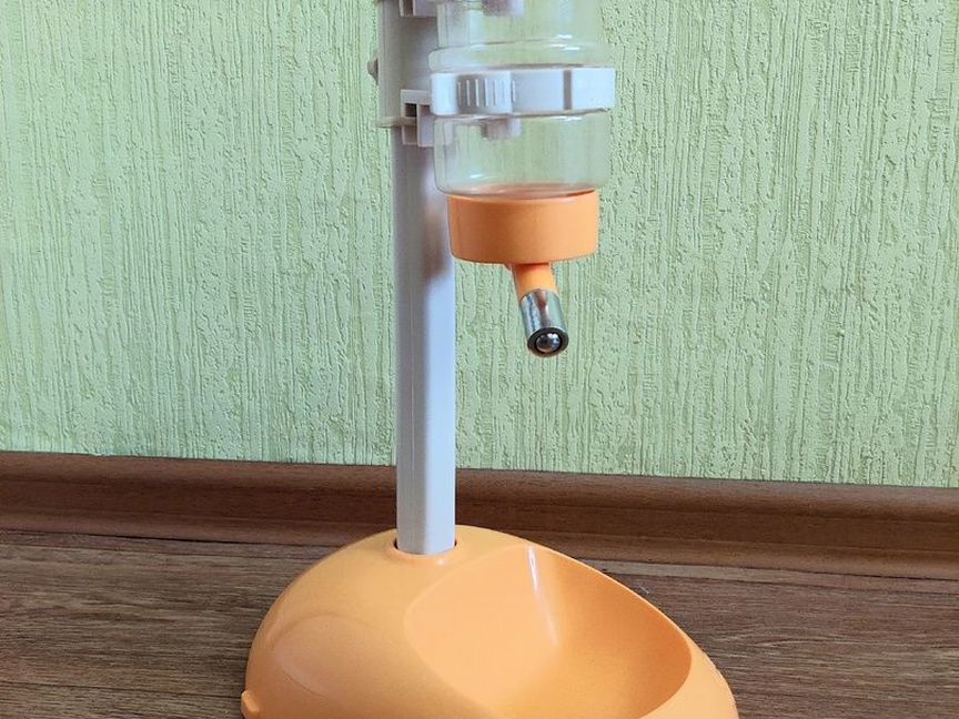 Поилка для собак "Сухе усы"