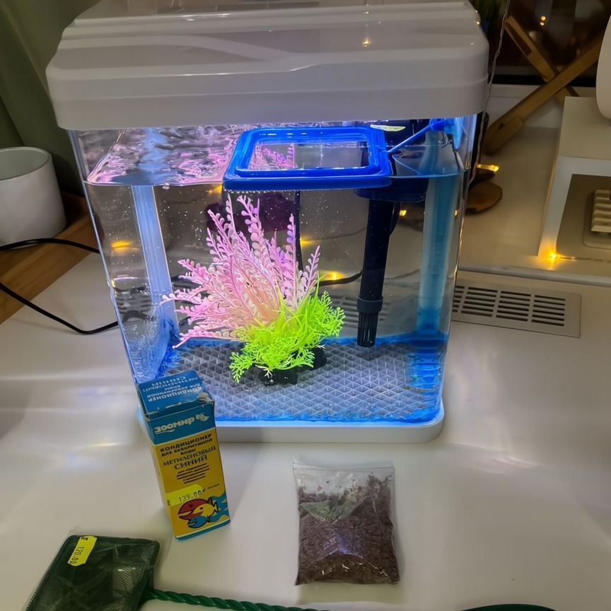 Аквариум с фильтром и подсветкой