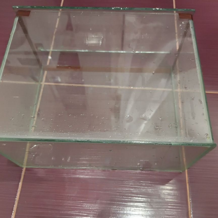 Аквариум с трещиной