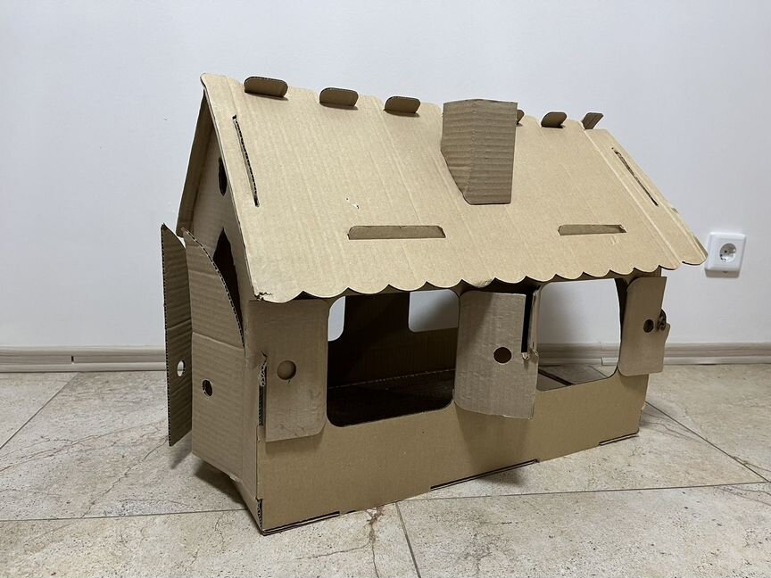 Домик для кошки с когтеточкой б/у