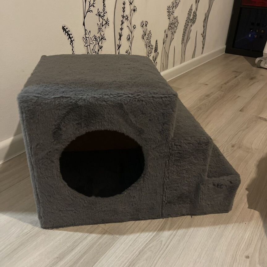 Лестница - домик для собак и кошек