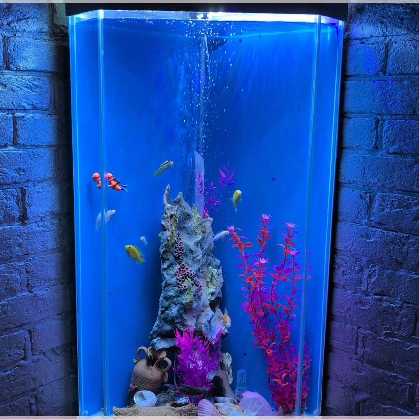 Аквариум вертикальный, с тумбой