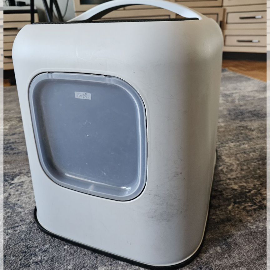 Лоток для кошек закрытый Rotho Biala