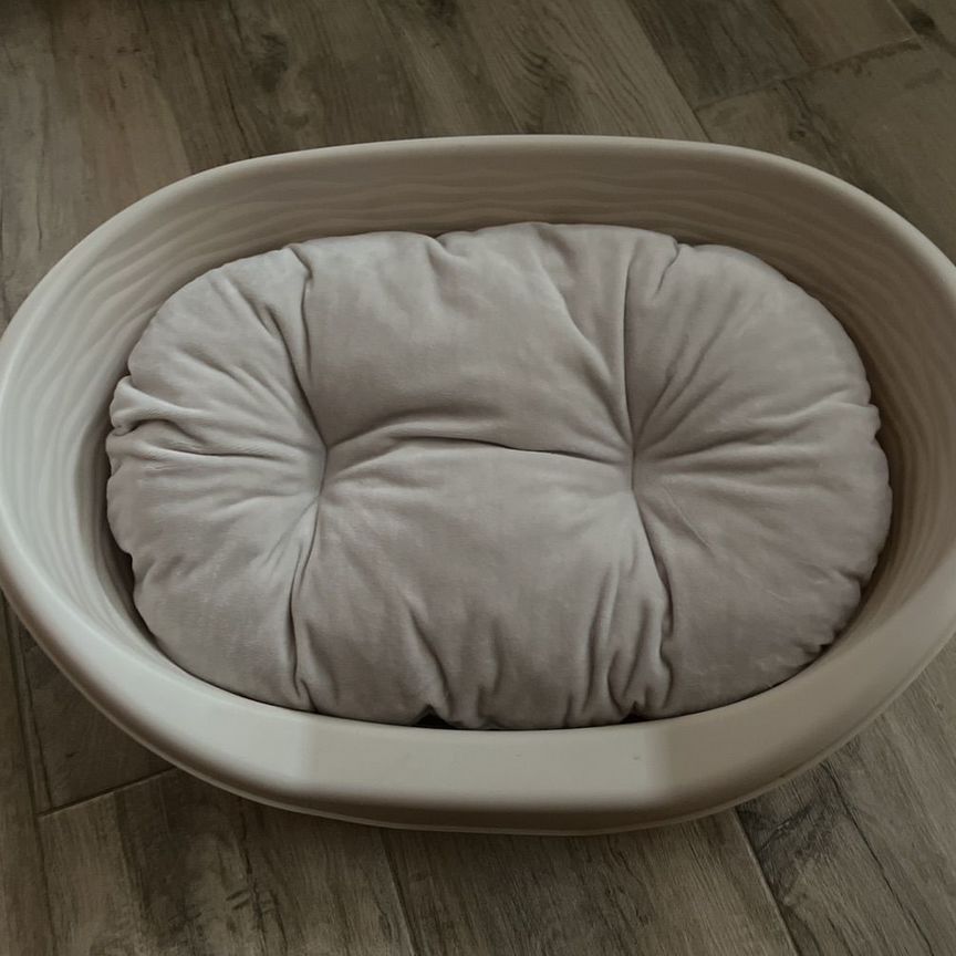 Лежак пластиковый для животных