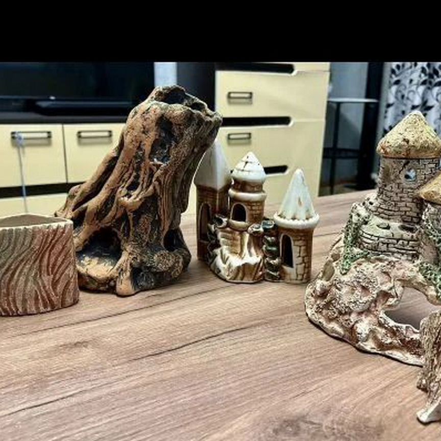 Аквариум с рыбками и тумбой