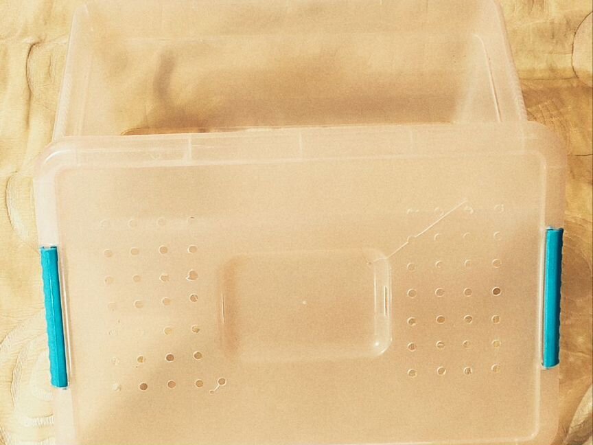 Пластиковый контейнер с вентиляцией