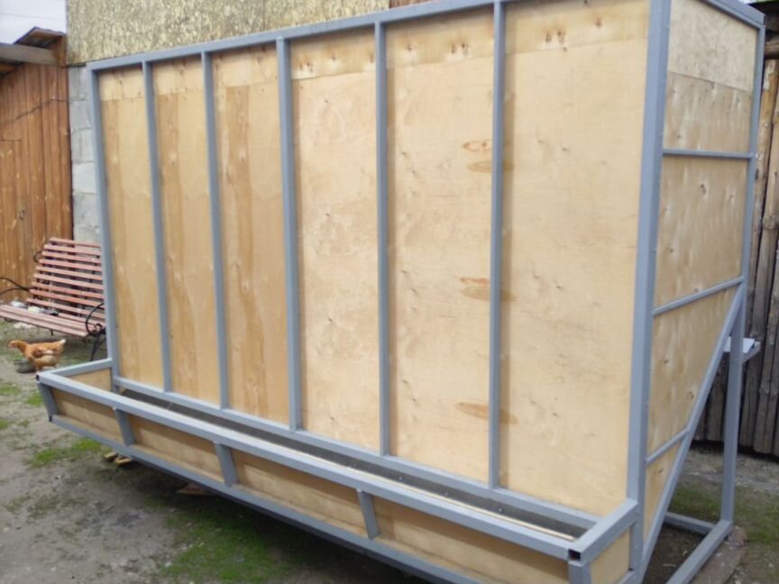 Бункерная кормушка для крс