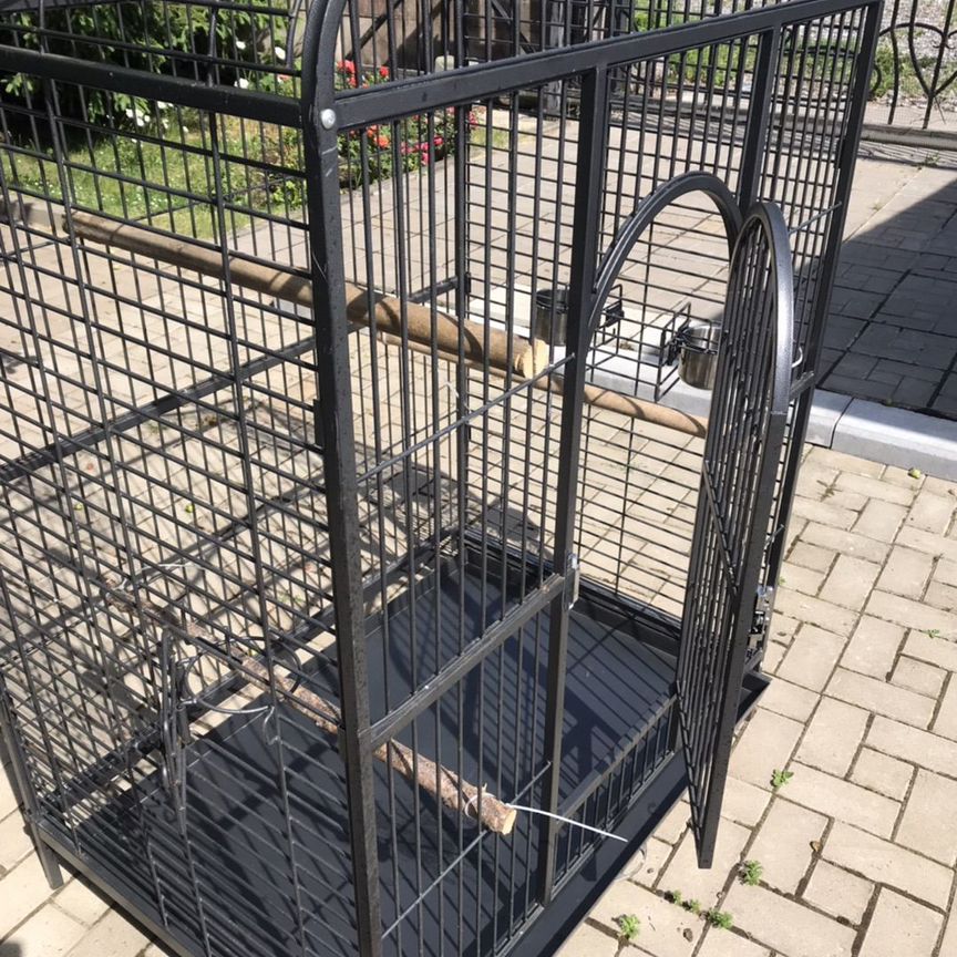 Большая клетка для птиц