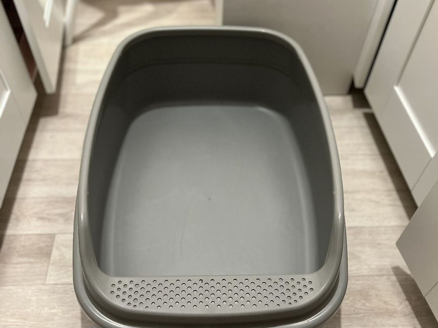 Горшок и миски для кота