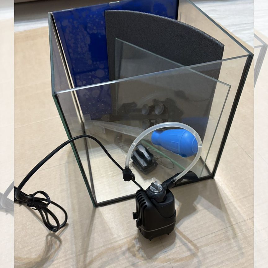 Аквариум со всеми принадлежностями