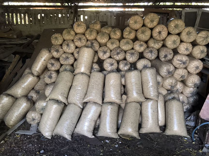 Сухие опилки (стружка) в мешках