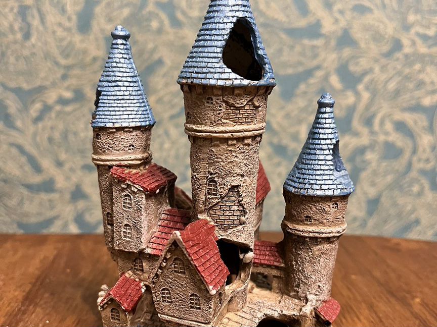 Замок для аквариума