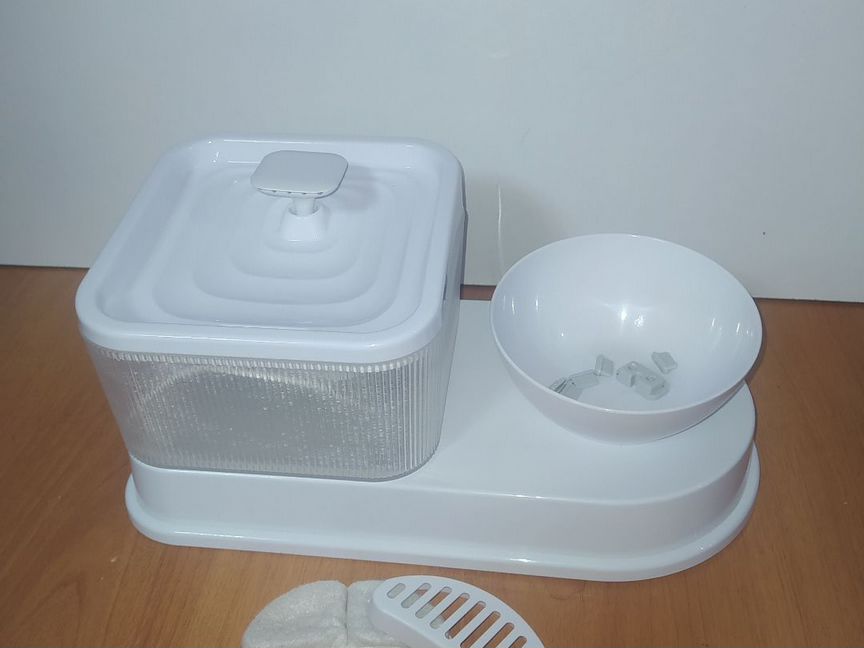 Поилка(с насосом) и кормушка для животных