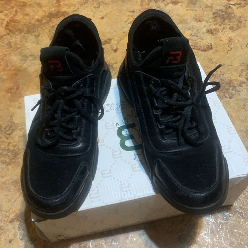 Кроссовки мужские 41 размер