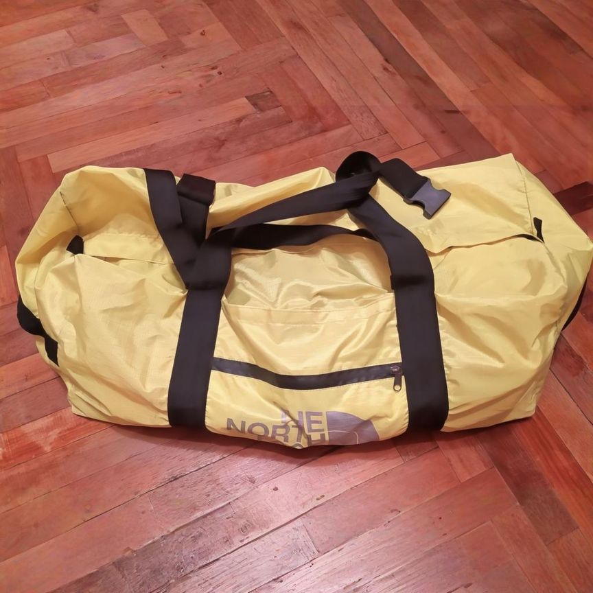 Сумка с вещами на женщину