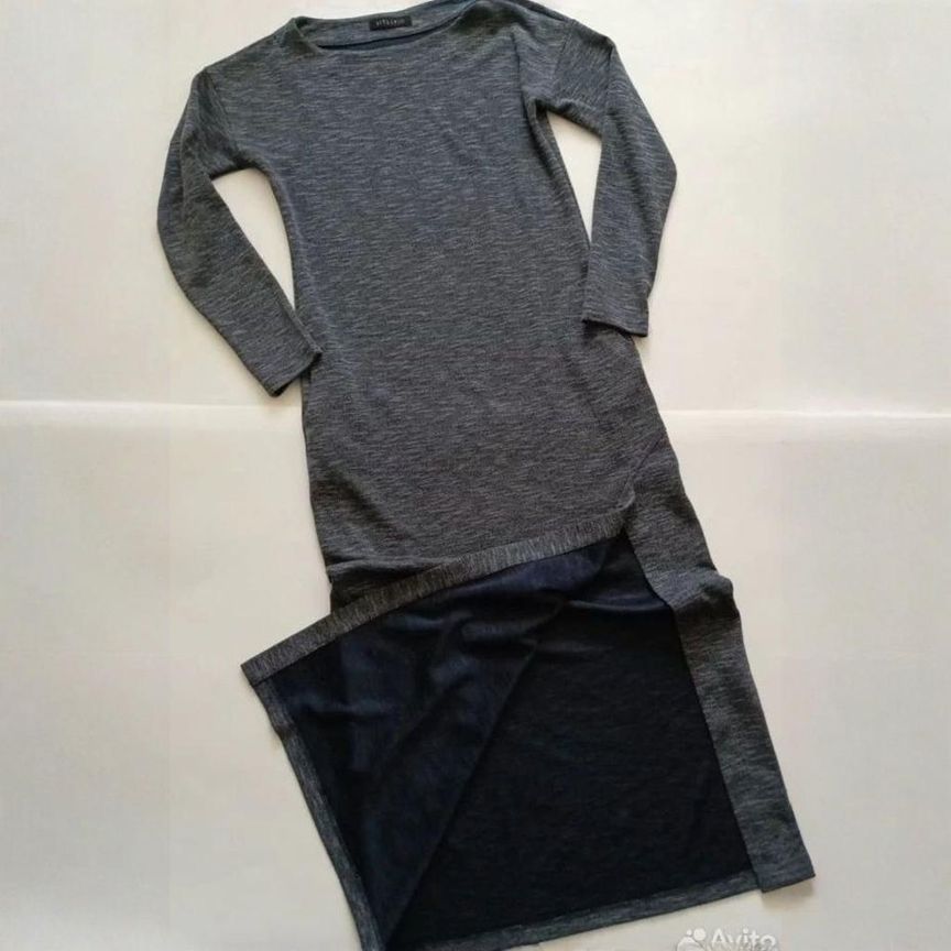 Трикотажное длинное платье с разрезом sitlly