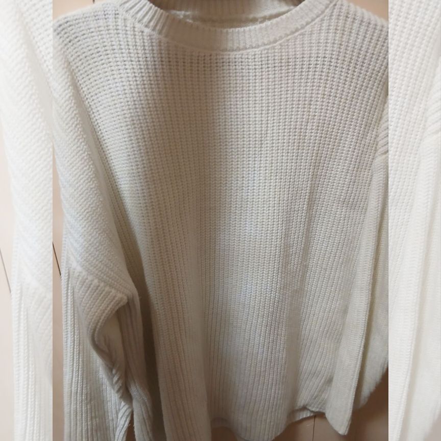 Свитер женский оверсайз белый