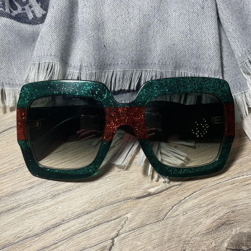 Солнцезащитные очки gucci