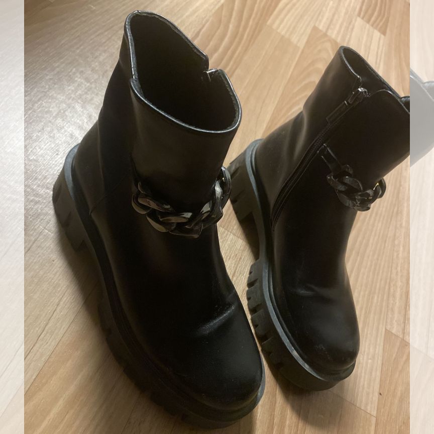 Женские ботинки