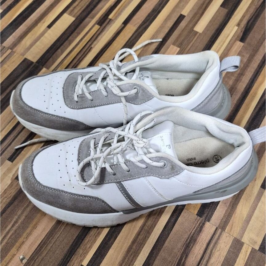 Кроссовки женские