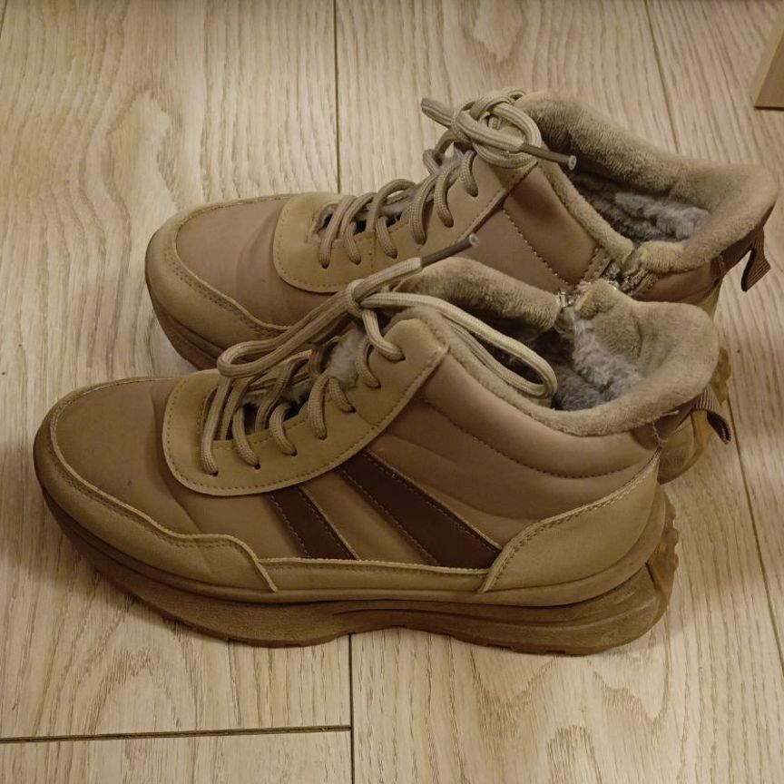 Продам зимние ботинки